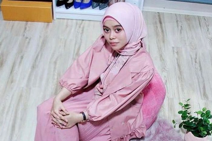 Lesty Kejora Pede Manggung Pakai Tunik Ratusan Ribu Padahal Tampil di Laya Kaca, Netizen: Serius ...