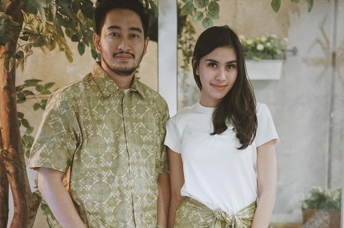 Syahnaz Santuy Bersorak Penuh Semangat Nonton Tenis Ditemani Suami ...