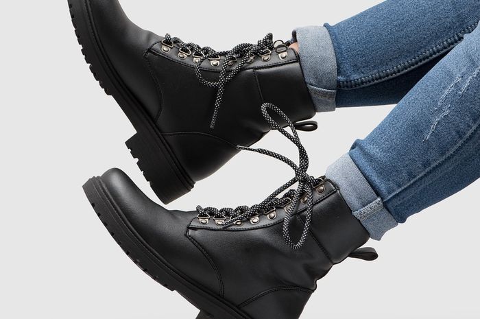 Cinta Brand Lokal, 3 Rekomendasi Sepatu Boots Murah Mulai Rp100 Ribuan ...
