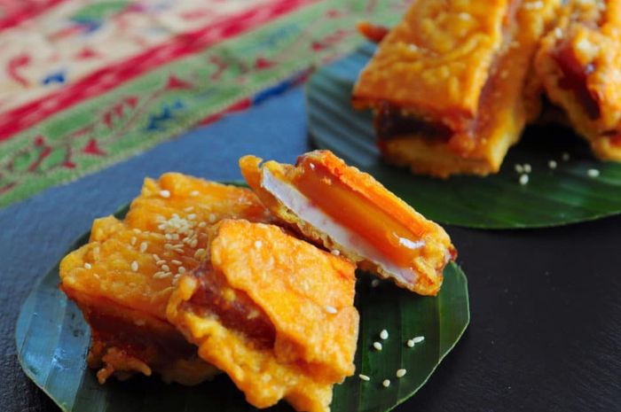 4 Tips Menggoreng Kue Keranjang yang Garing dan Lumer saat Digigit ...