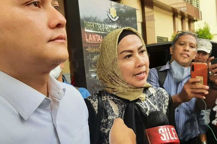 Usai Alami KDRT, Venna Melinda Bulatkan Tekad Gugat Cerai Ferry Irawan Usai Alami KDRT, Venna Melinda Bulatkan Tekad Gugat Cerai Ferry Irawan