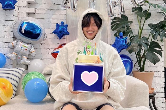 Ulang Tahun Ke-35, Lee Min Ho Dibanjiri Hadiah dari Fans, Satu Ruangan Dipenuhi Kado dan Kue ...
