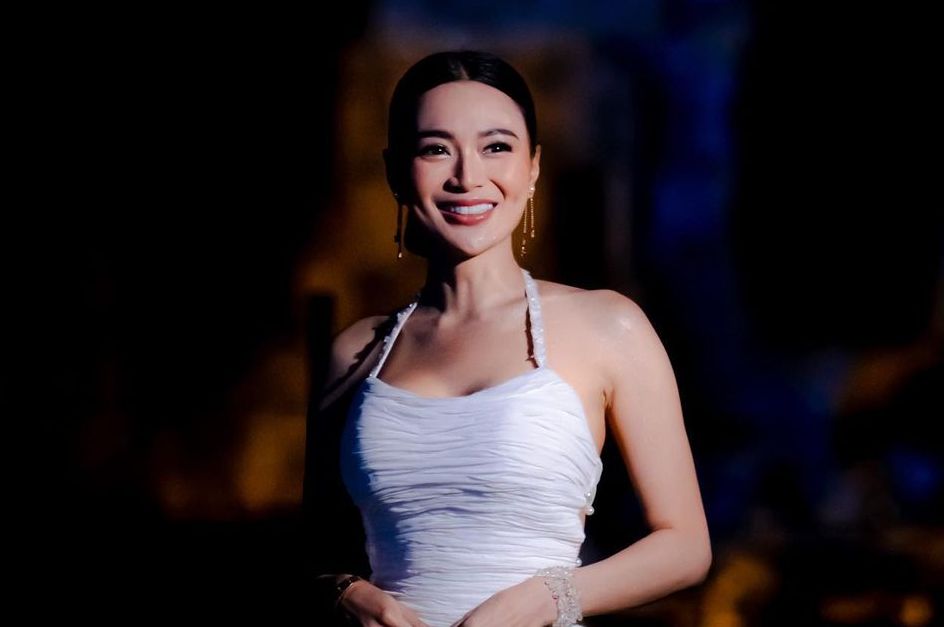 Janda Aduhai! Wika Salim Tampil Seksi Pakai Backless Dress Pamer Punggung Mulus