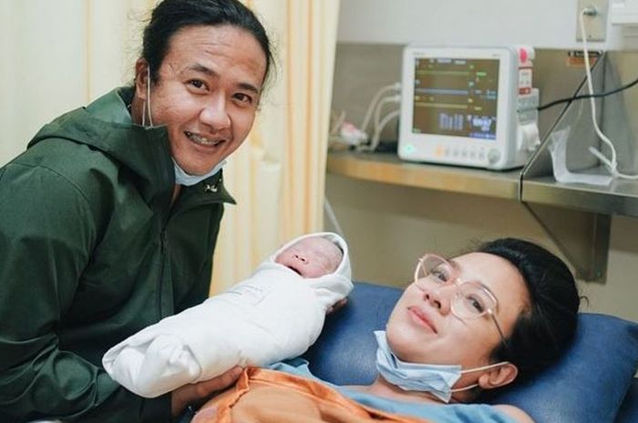 Dea Ananda Dipuji karena Kulit Glowingnya Setelah Melahirkan oleh Enno Lerian, Apa yang Buat ...