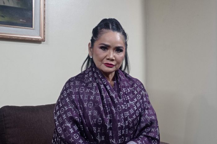 Vina Panduwinata Kolaborasi dengan Desainer di Indonesian Fashion Week ...