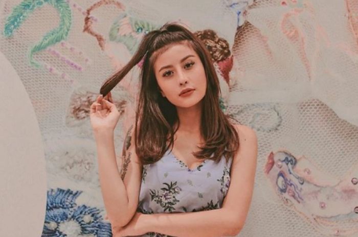 Ternyata Awkarin Gagal Nikah Gara-gara Kuwalat Sama Erika Carlina ...
