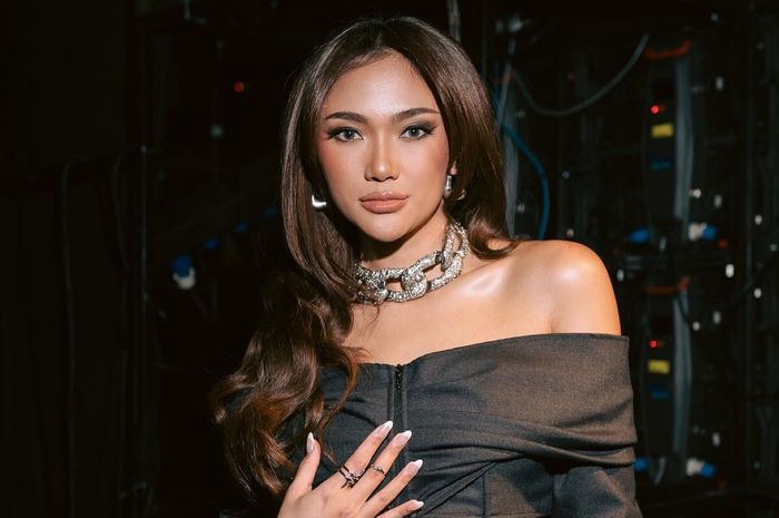 Pakai Tanktop Seksi, Marion Jola Pamer Kulit Eksotis yang Tuai Banyak Pujian - Stylo