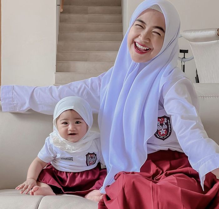 Sudah Pintar Berpose Depan Kamera Sejak Bayi, Intip 5 Potret Anak Ria ...