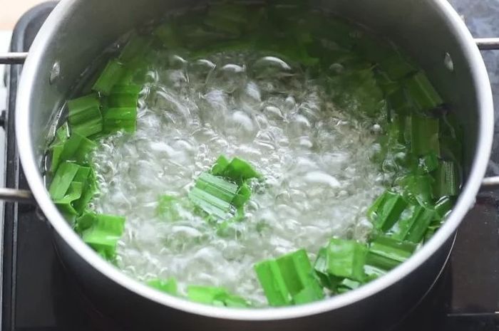 Cuma Iris 5 Lembar Daun Pandan Lalu Rebus 5 Menit, Airnya Kalau Diminum ... Cuma Iris 5 Lembar Daun Pandan Lalu Rebus 5 Menit, Airnya Kalau Diminum ...
