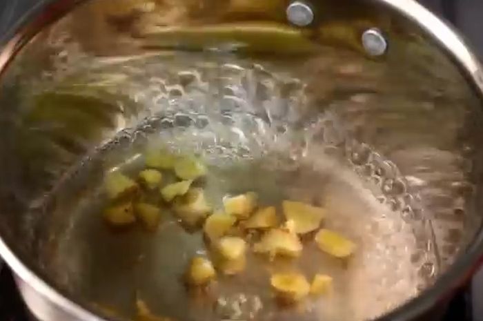 Cuma 20 Menit, Rebus Bawang Putih dan Parutan Jahe Lalu Minum Hangat ... Cuma 20 Menit, Rebus Bawang Putih dan Parutan Jahe Lalu Minum Hangat ...