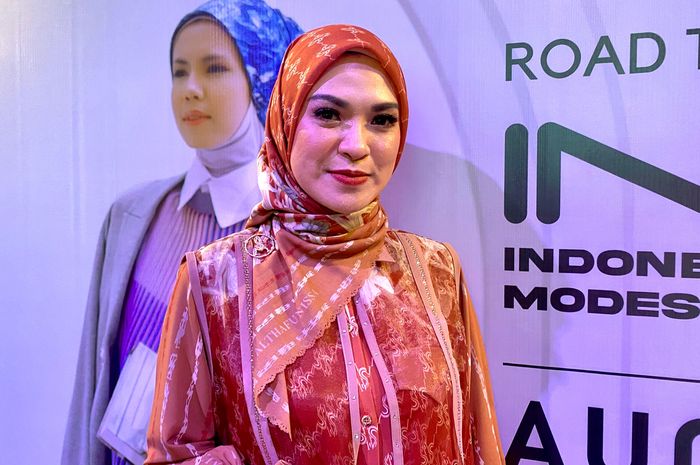 Tips Mix and Match Outfit Hijab ala Delia Septianti, Nyaman dan Casual!