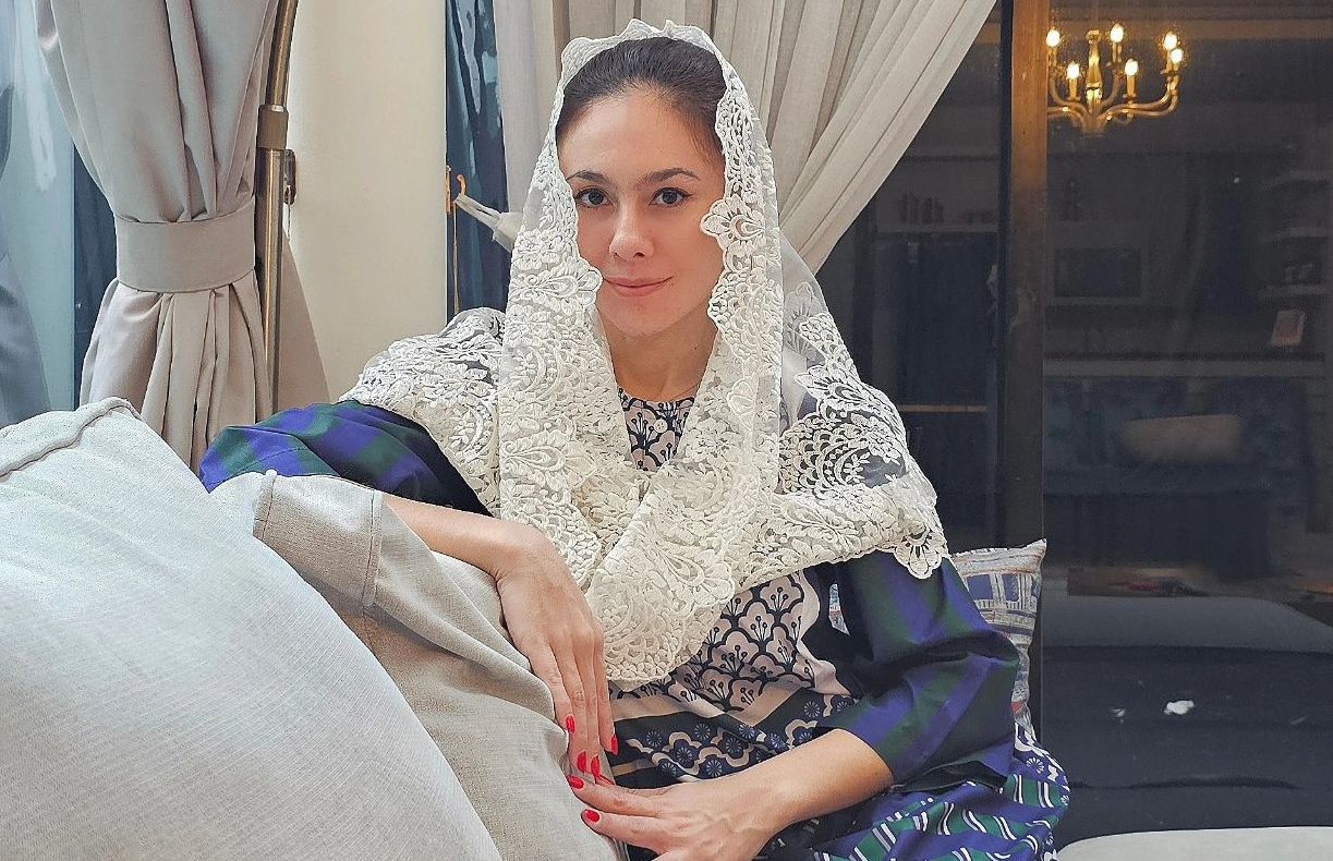 Janda Makin Tua Makin Seksi, Intip Tampilan Aduhai Wulan Guritno Pakai Crop Top Ketat