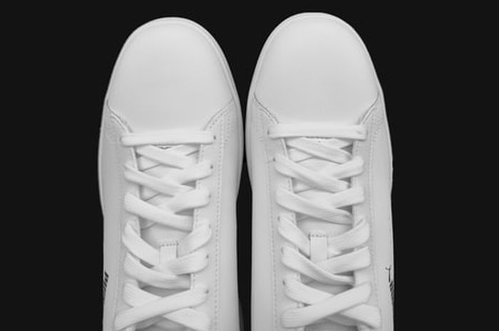 Sepatu Menguning Gak Jadi Masalah! Berikut Cara-Cara Membersihkan ...