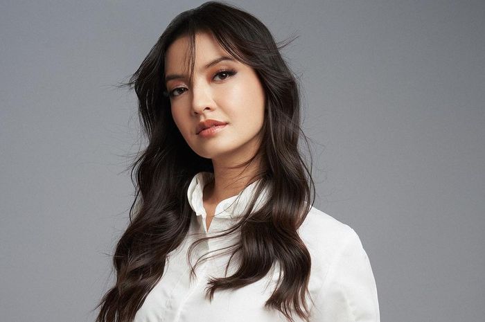 Raline Shah Pamer Body Ramping Berbalut Dress Bling-bling Mirip Lampu ...