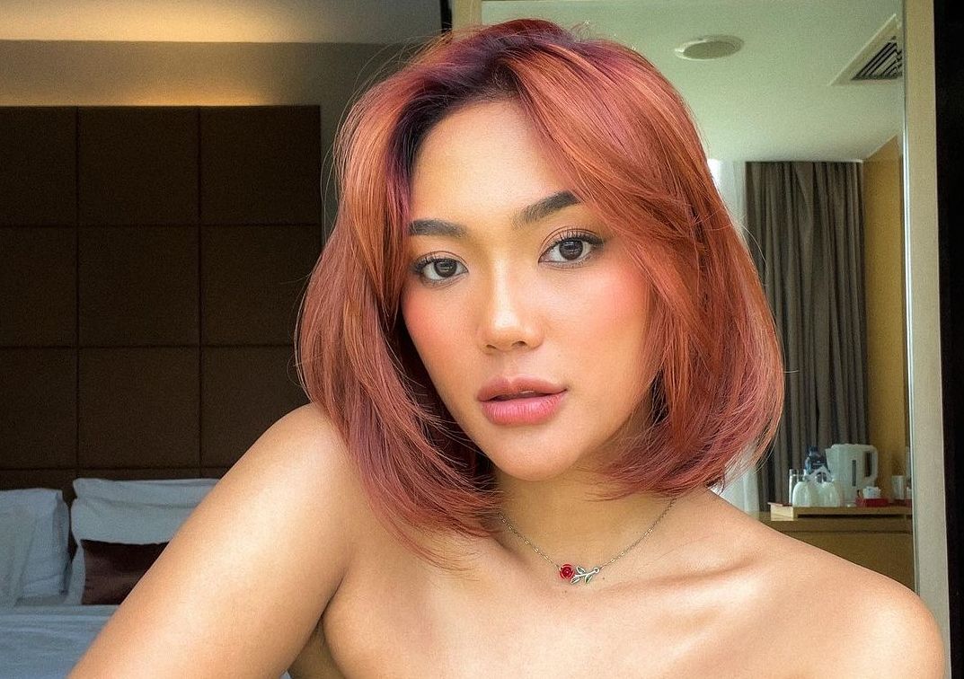 Tanpa Dikatain Maghrib, Kulit Eksotis Marion Jola Saat Pakai Swimsuit Ketat Panen Pujian