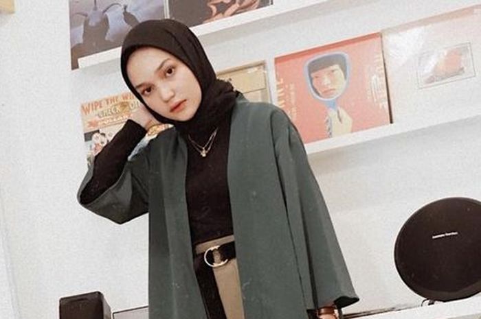 Inspirasi Tampil Modis Pakai Outer Hijab ala Selebgram Soraya Ulfa - Stylo