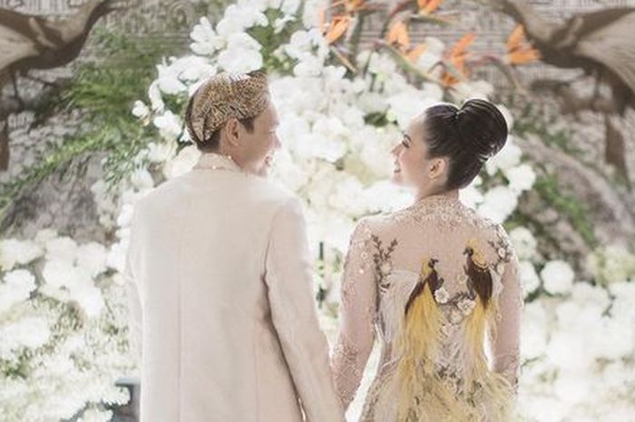 Resmi Menikah Hari Ini! Potret Senyum Kebahagiaan Chelsea Islan dan Rob ...