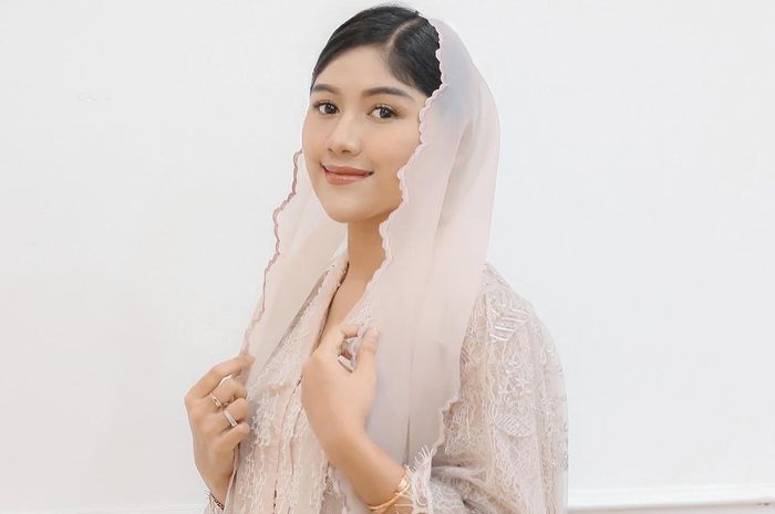 Masya Allah, Cantiknya Erina Gudono Pakai Hijab dan Abaya Saat Umroh ... Masya Allah, Cantiknya Erina Gudono Pakai Hijab dan Abaya Saat Umroh ...