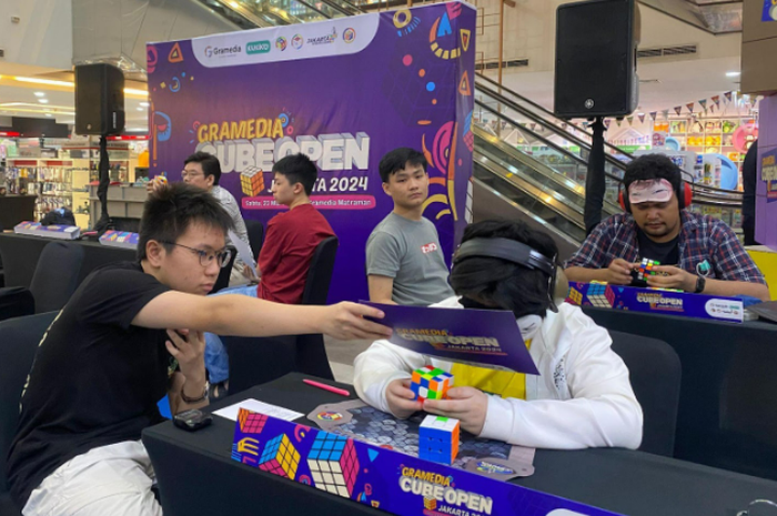 Gramedia Cube Open 2024: Adu Cepat Rubik Terheboh di Jakarta - Intisari