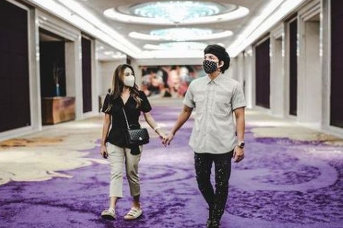 Bakal Nikah dengan Dua Konsep, Desainer Bocorkan Baju Pengantin yang ...
