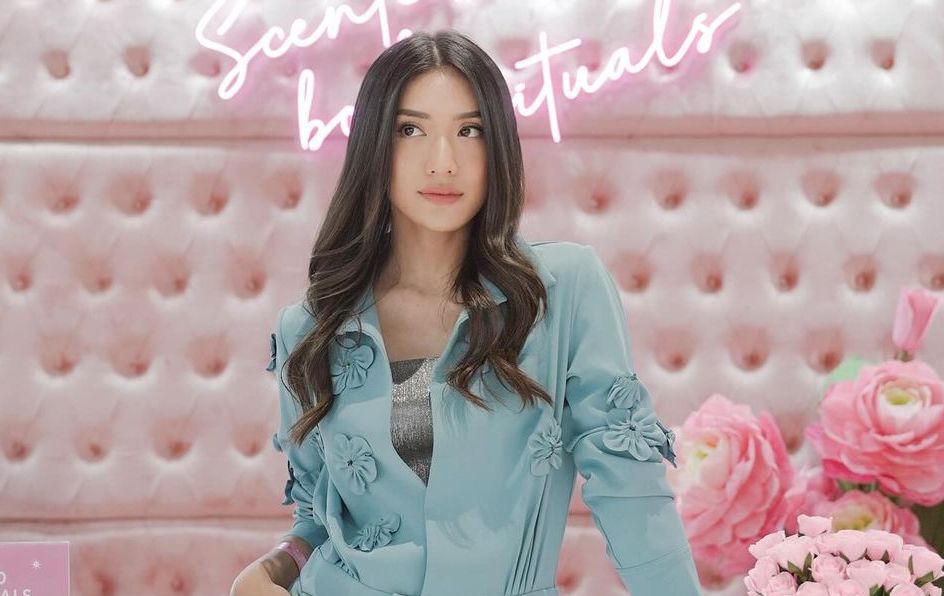 Istri Raditya Dika Pamer Udel, Gaya Seksi Anissa Aziza Sukses Curi ...