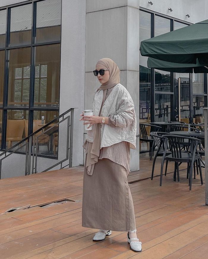 3 Inspirasi Padu Padan Layering Outfit Hijab yang Modis Abis - Stylo