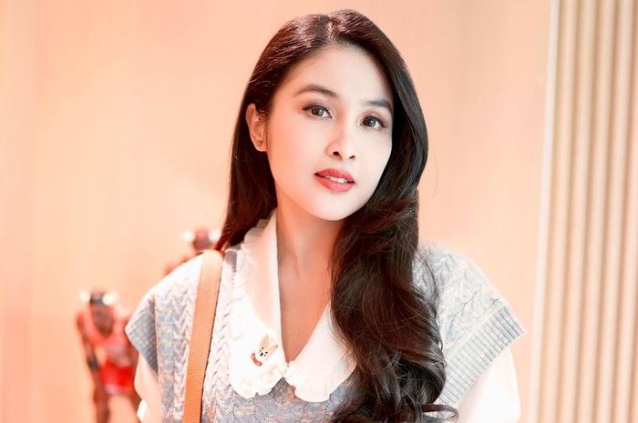 Borong 5 Tas Mungil, Budget Belanja Sandra Dewi Capai Setengah Miliar? - Stylo