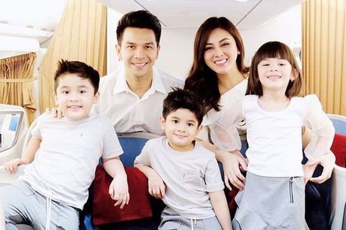 Tanpa Jonathan Frizzy, Dhena Aldhalia Devanka Seolah Curhat Bahagia ... Tanpa Jonathan Frizzy, Dhena Aldhalia Devanka Seolah Curhat Bahagia ...