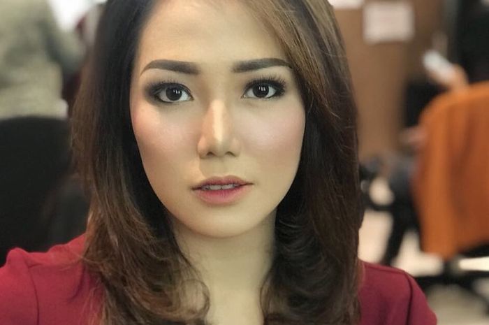 Tak Kalah Menarik dari Ira Koesno, Intip Gaya Modis Anisha Dasuki ...