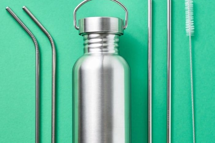 Ngeri Kalau Lumutan, Botol dan Sedotan Logam Wajib Banget Dibersihkan ...