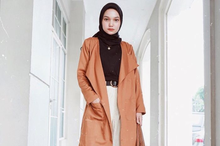 7 Inspirasi Padu Padan Outer untuk Hijabers Ala Selebgram Soraya Ulfa - CewekBanget
