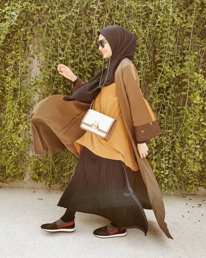Inspirasi Tampil Modis dan Santun dengan Long Outer Hijab ala Zaskia Sungkar, Mudah Dicontek Nih ...