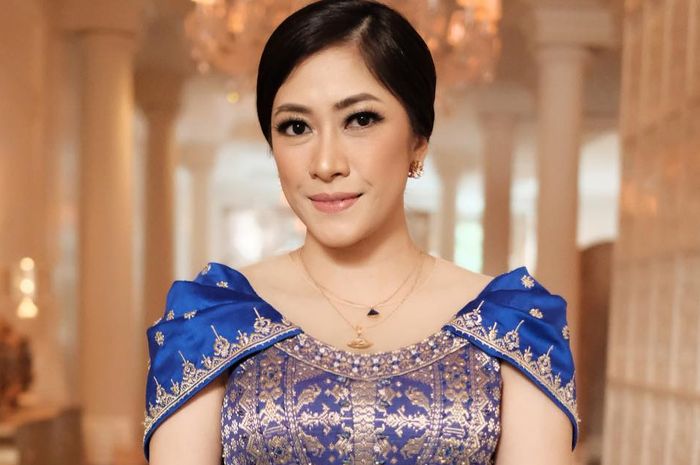 Cantiknya Menantu SBY Saat Kompak Pakai Batik Modern dengan Keluarga ... Cantiknya Menantu SBY Saat Kompak Pakai Batik Modern dengan Keluarga ...