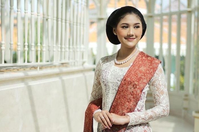 Intip Cantiknya Menantu RI 1 Erina Gudono Kenakan Dress Cheongsam - Stylo Intip Cantiknya Menantu RI 1 Erina Gudono Kenakan Dress Cheongsam - Stylo
