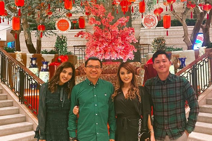 Dinilai Masih Terus Perang Dingin, Ashanty Akui Hubungan Aurel Azriel ... Dinilai Masih Terus Perang Dingin, Ashanty Akui Hubungan Aurel Azriel ...
