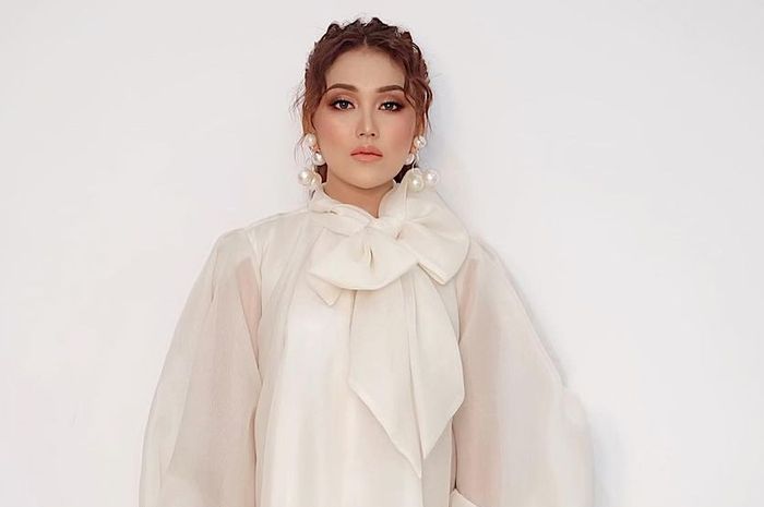 Sampai Bikin Lemes, Ayu Ting Ting dan Adit Jayusman Keciduk Mesra di ... Sampai Bikin Lemes, Ayu Ting Ting dan Adit Jayusman Keciduk Mesra di ...