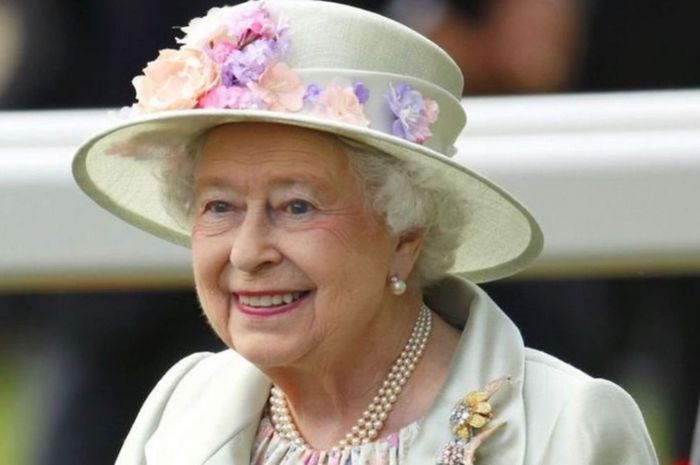 Ratu Elizabeth II Meninggal Dunia, Ini 6 Potret Sang Satu Saat Kenakan ...