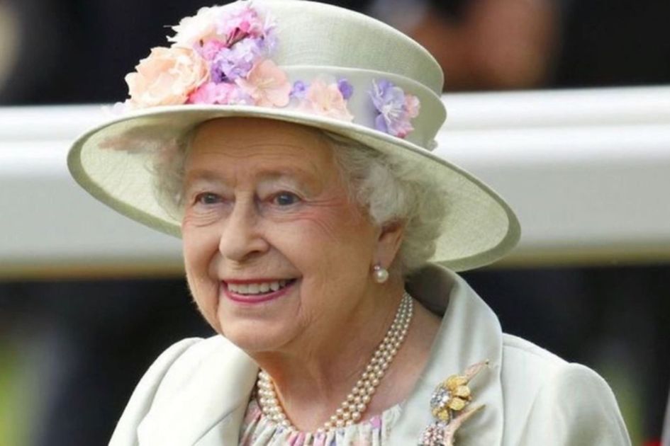 Berita Koleksi Topi Ratu Elizabeth Terbaru Hari Ini - Grid.ID