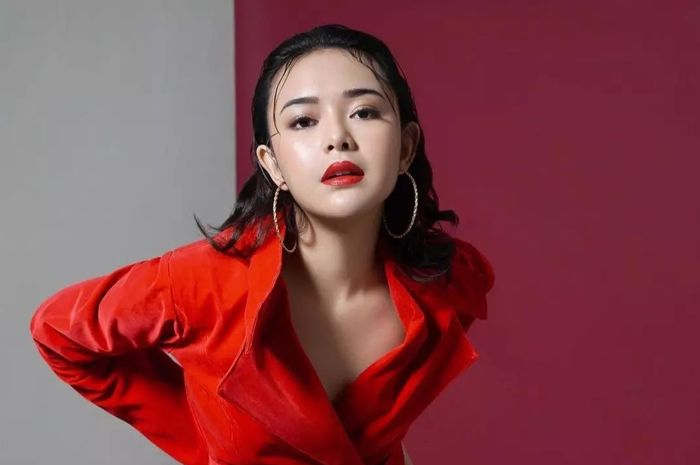 Meskipun Pakai Dress Lecek, Total Outfit Amanda Manopo Ini Jadi Sorotan ...