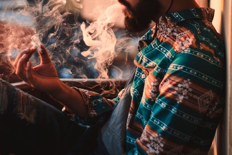 Bau Rokok yang Nempel di Baju Ternyata Juga Bisa Sebabkan Kanker