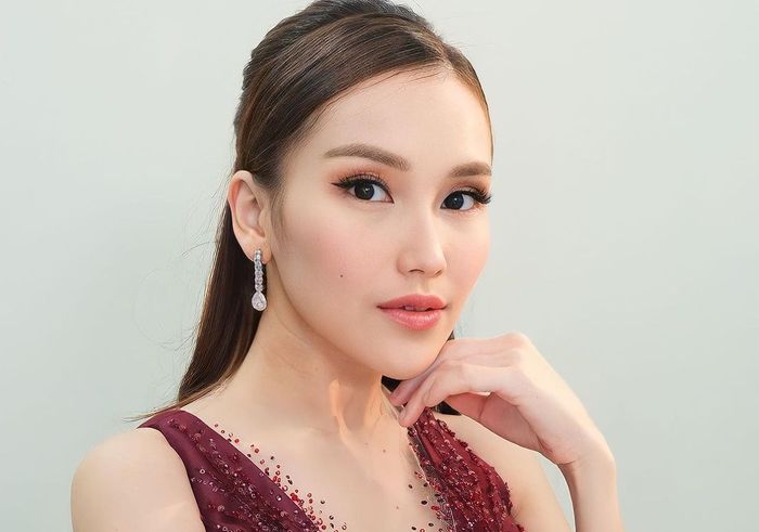 Bikin Jiwa Iri Fans Kpop Meronta-ronta, Ayu Ting Ting Pamer Mejeng ... Bikin Jiwa Iri Fans Kpop Meronta-ronta, Ayu Ting Ting Pamer Mejeng ...