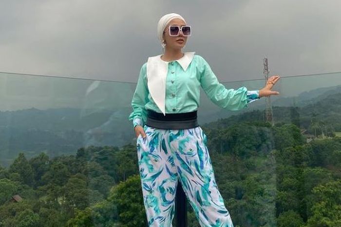 Dulunya Anak Tukang Bubur Ayam, Artis Ini Kini Rela Blusukan ke Musala ... Dulunya Anak Tukang Bubur Ayam, Artis Ini Kini Rela Blusukan ke Musala ...