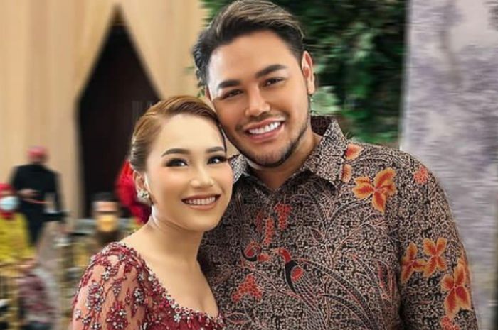 Bak Siap Pinang Ayu Ting Ting, Ivan Gunawan Justru Ogah Nikah di Gedung ... Bak Siap Pinang Ayu Ting Ting, Ivan Gunawan Justru Ogah Nikah di Gedung ...