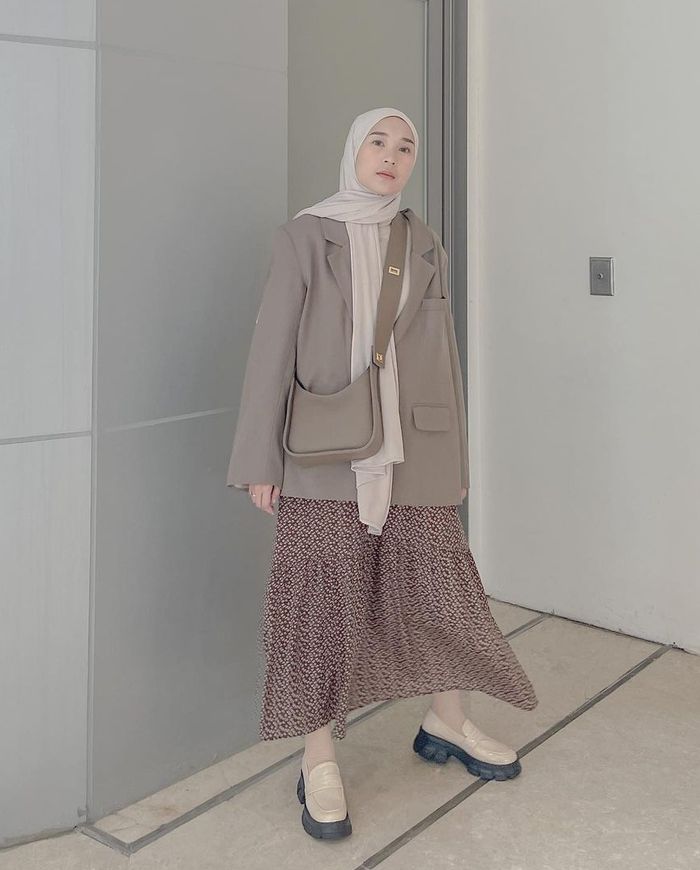 Inspirasi Baju Kerja Wanita Hijab yang Tetap Modis dari Selebgram - Stylo