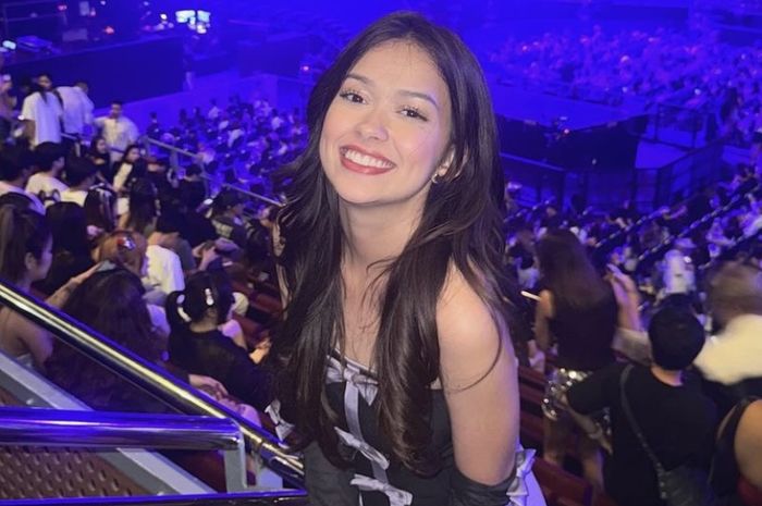 Seksinya Rebecca Klopper Kenakan Strapless Dress Hitam yang Stunning ...