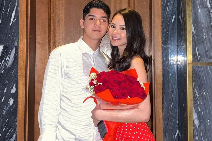 Seksi Berkelas! Calon Istri Al Ghazali, Alyssa Daguise Jadi Sorotan Saat Foto Romantis di Karpet ...