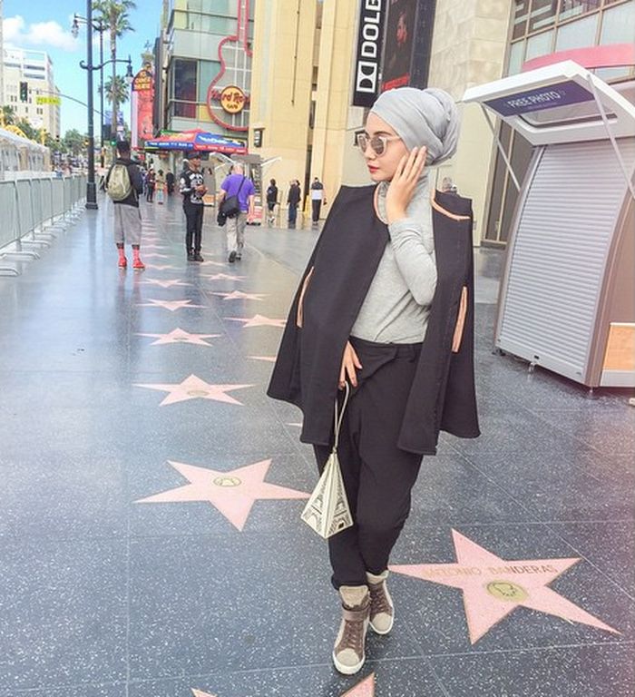 Transformasi Penampilan Zaskia Sungkar Dari Pakai Turban Hingga Hijab ...