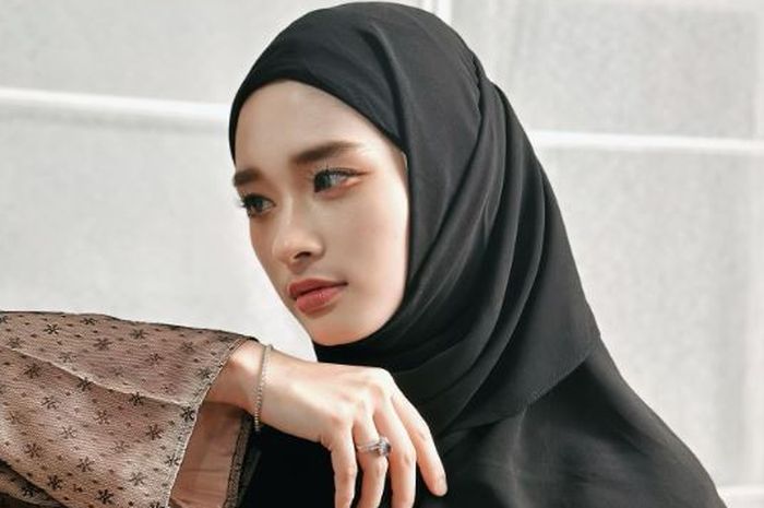 Inara Rusli Makin Bersinar Setelah Cerai, Mantan Istri Virgoun Pamer Hasil Makeup Tanpa Pori-pori!