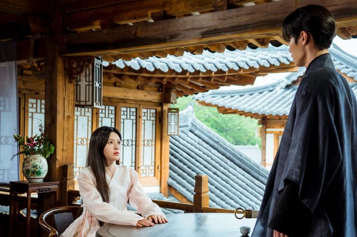 Info Drama Korea Lee Jae Wook, Makin Lembut pada Go Yoon Jung di Alchemy of Souls 2? - CewekBanget