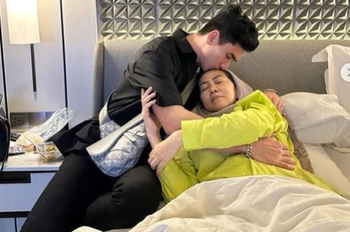 Venna Melinda Diduga Alami KDRT, Verrell Bramasta Langsung Peluk Sang Ibu Usai Tiba di Indonesia ...